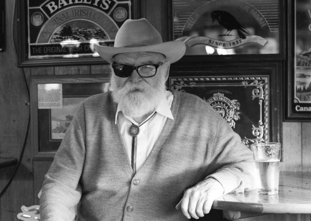 NEW MUSIC: Pinto Bennett – I Like Singin’ The Blues In A Honky Tonk ...